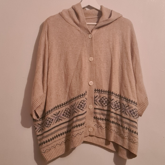 Uniqlo | Tops | Uniqlo Poncho | Poshmark